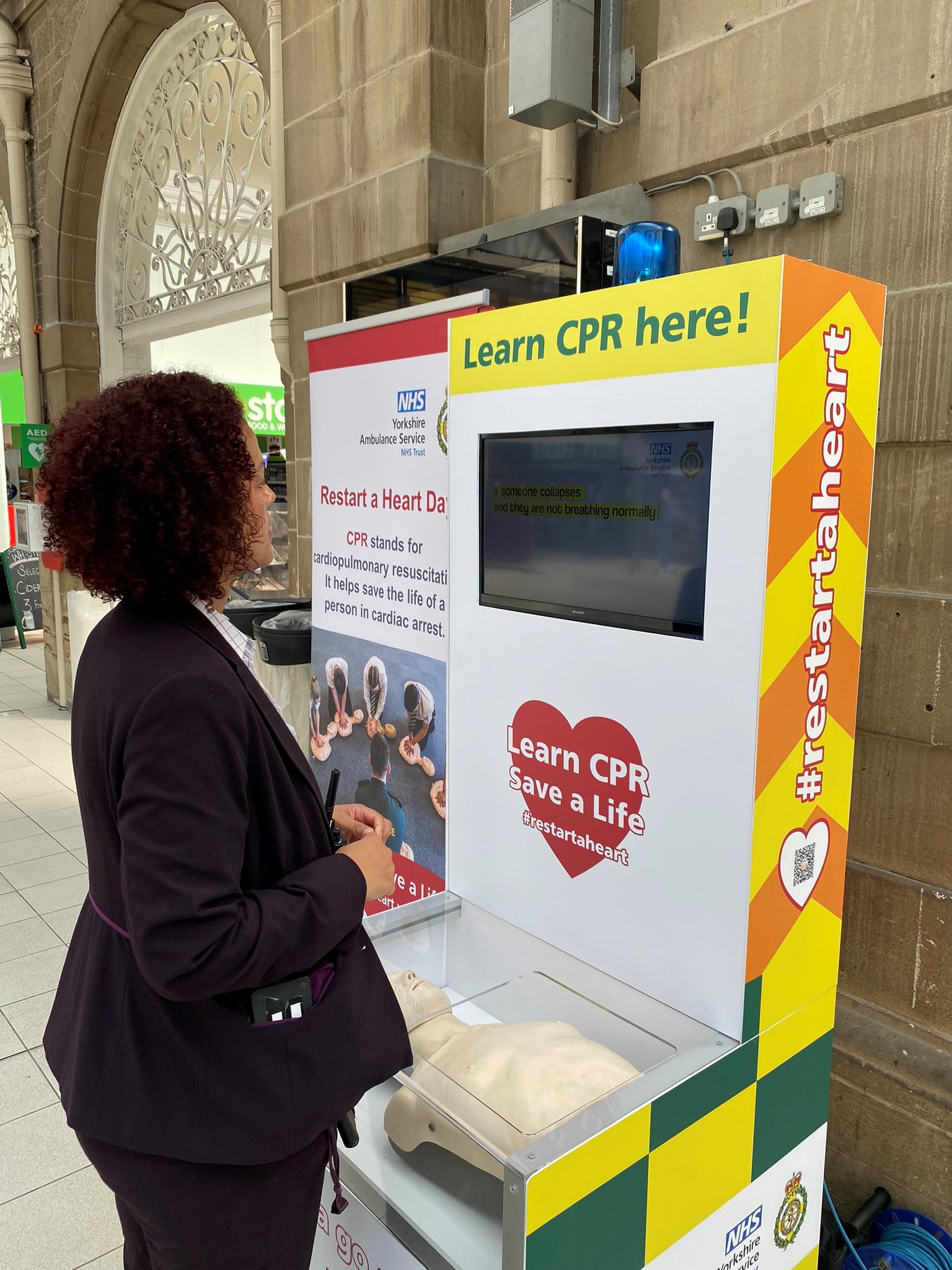 Learn CPR in 90 seconds | Yorkshire Ambulance Service